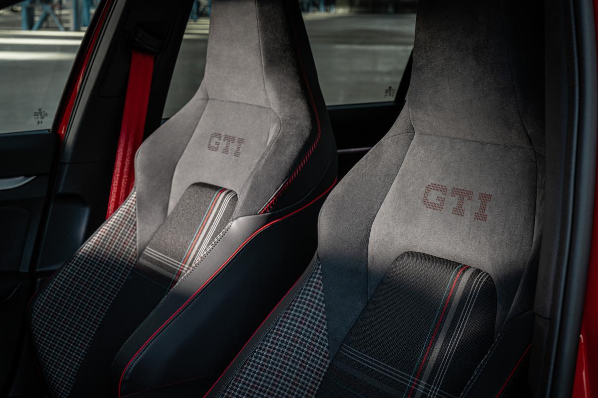 La Volkswagen Golf GTI Edition 50 fête son anniversaire avec plus de puissance que jamais (2025 ...